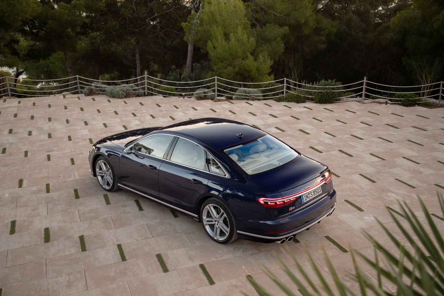 Audi S8 technical specifications and fuel economy